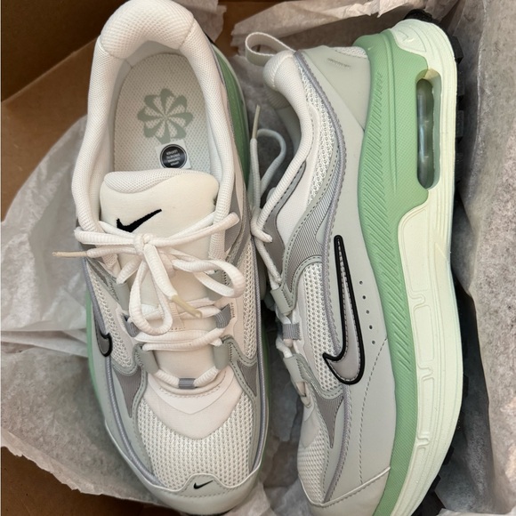 Nike | Shoes | Nike Air Max Bliss In White And Green 95w | Poshmark
